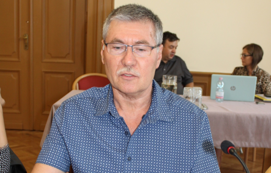 Kukás autók járhatnak a temető dűlőben is - Abony város hivatalos honlapja